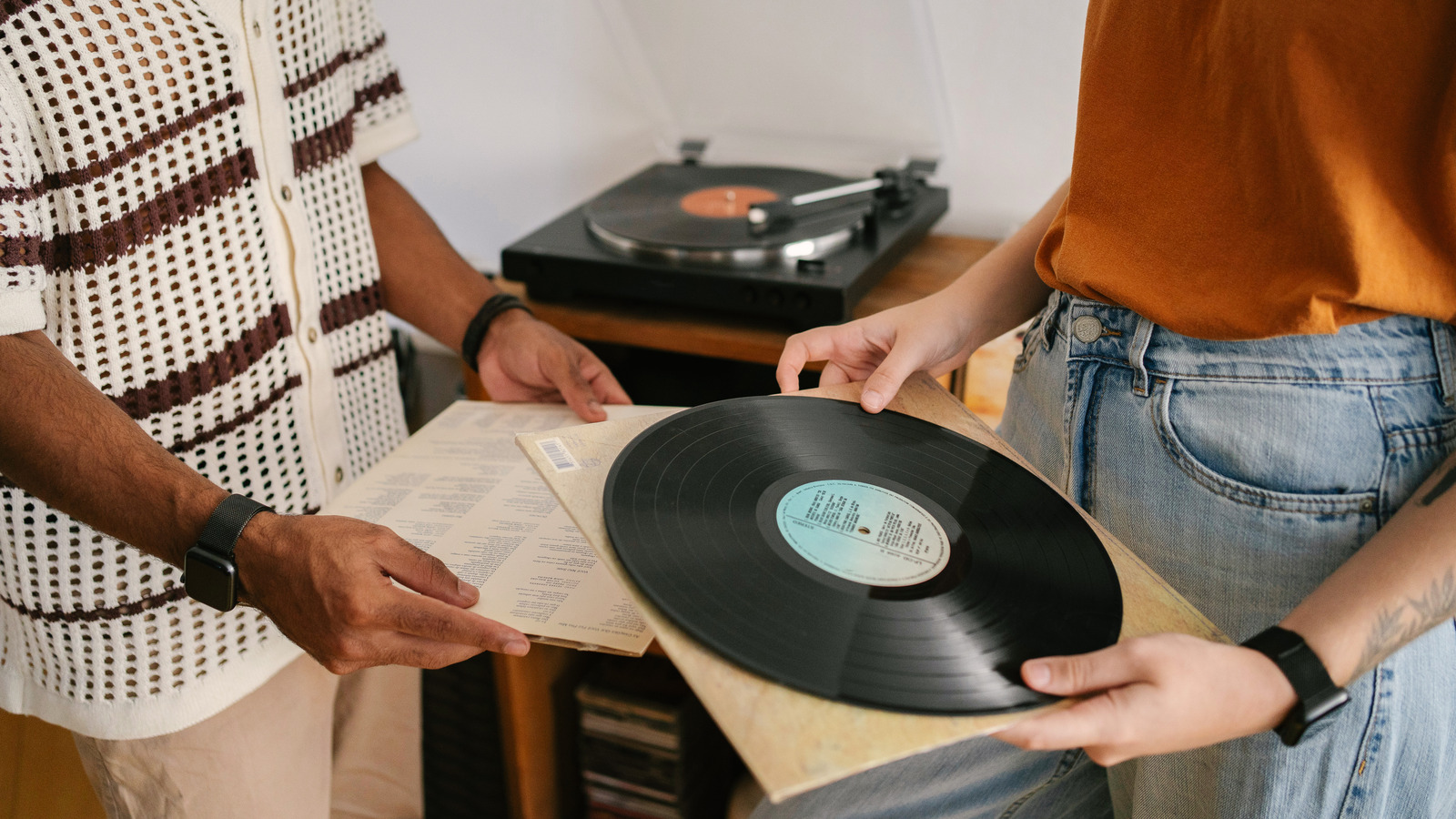 Don't Toss Old Vinyl Records When There's A Great Way To Use Them In ...