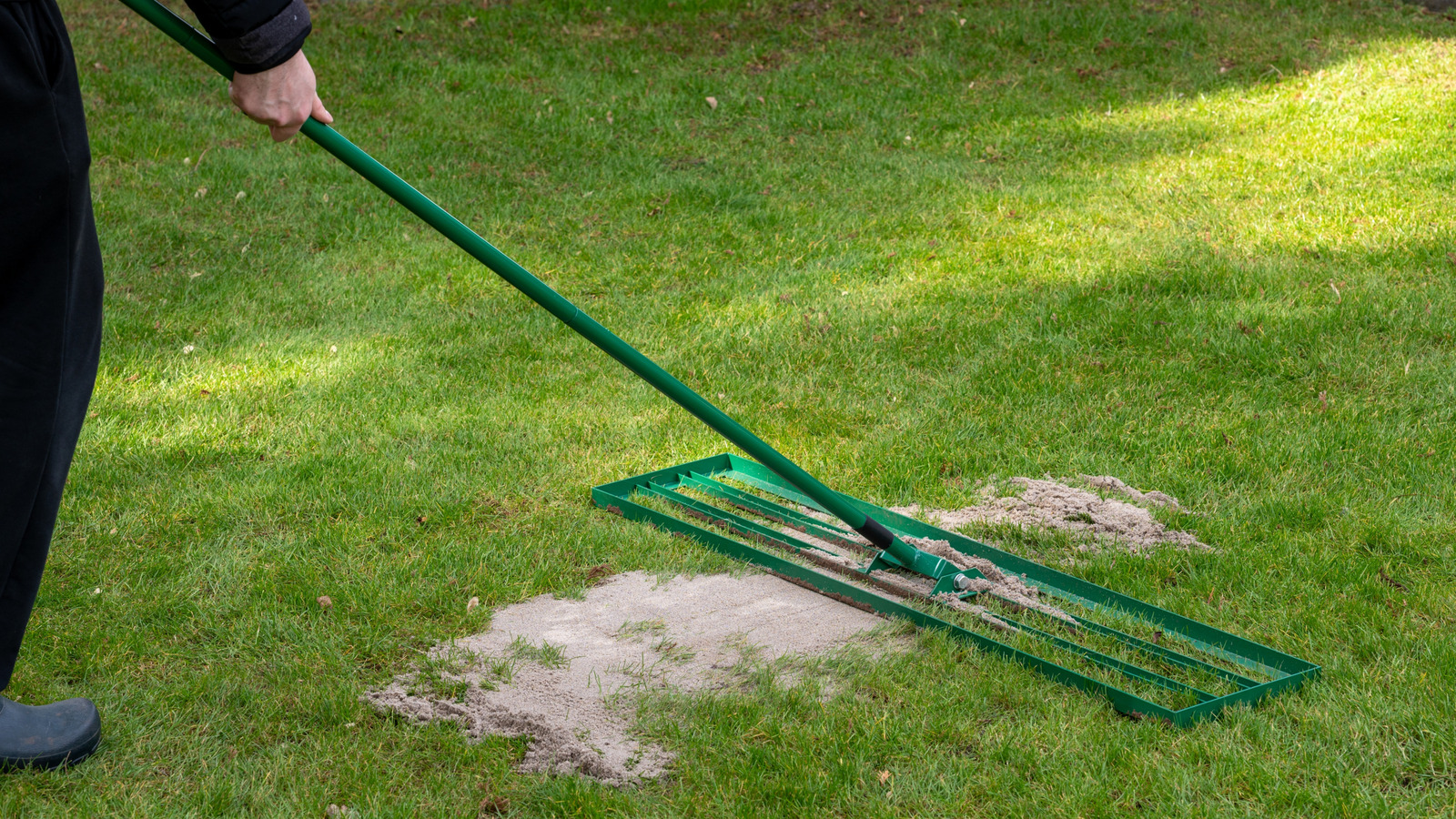 What Is A Lawn Leveling Rake? Here's Why It's A Must-Have Tool For Your ...